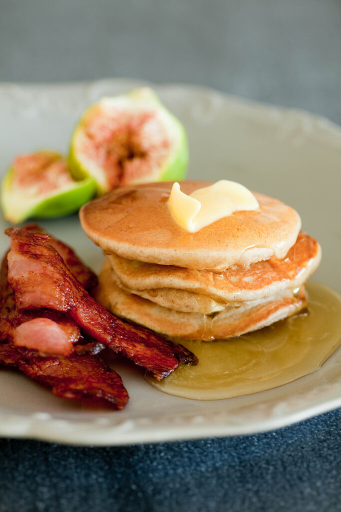 Sour Cream Hot Cakes With Crispy Bacon And Honey - NOMU