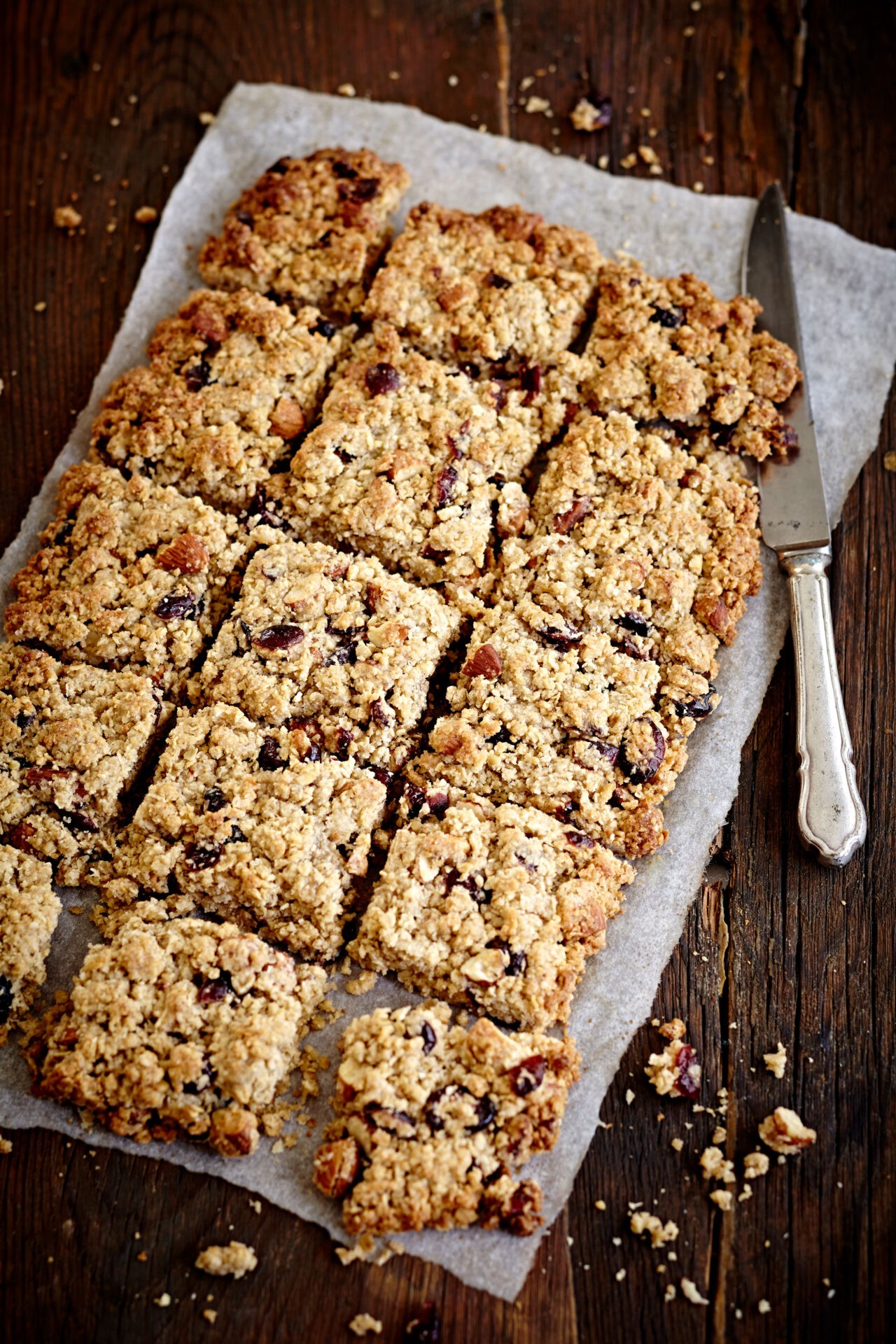CRANBERRY & ALMOND OATMEAL SQUARES - NOMU