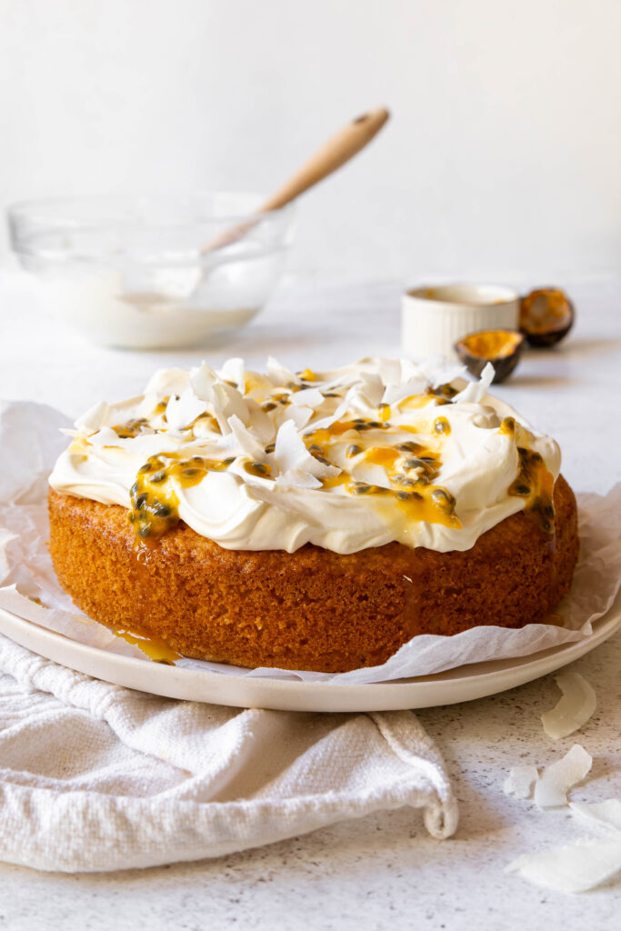 Passionfruit & coconut cake - NOMU