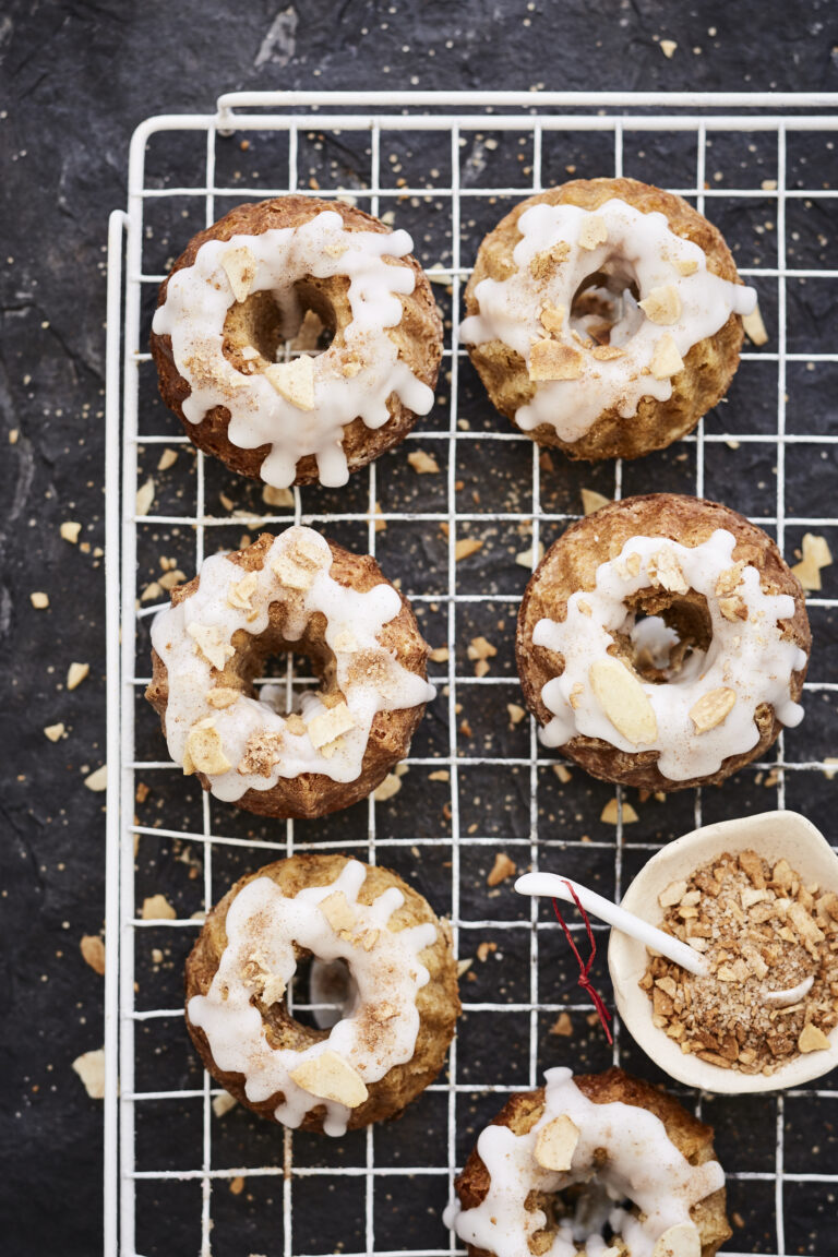 Hot cross mini bundt cakes - NOMU