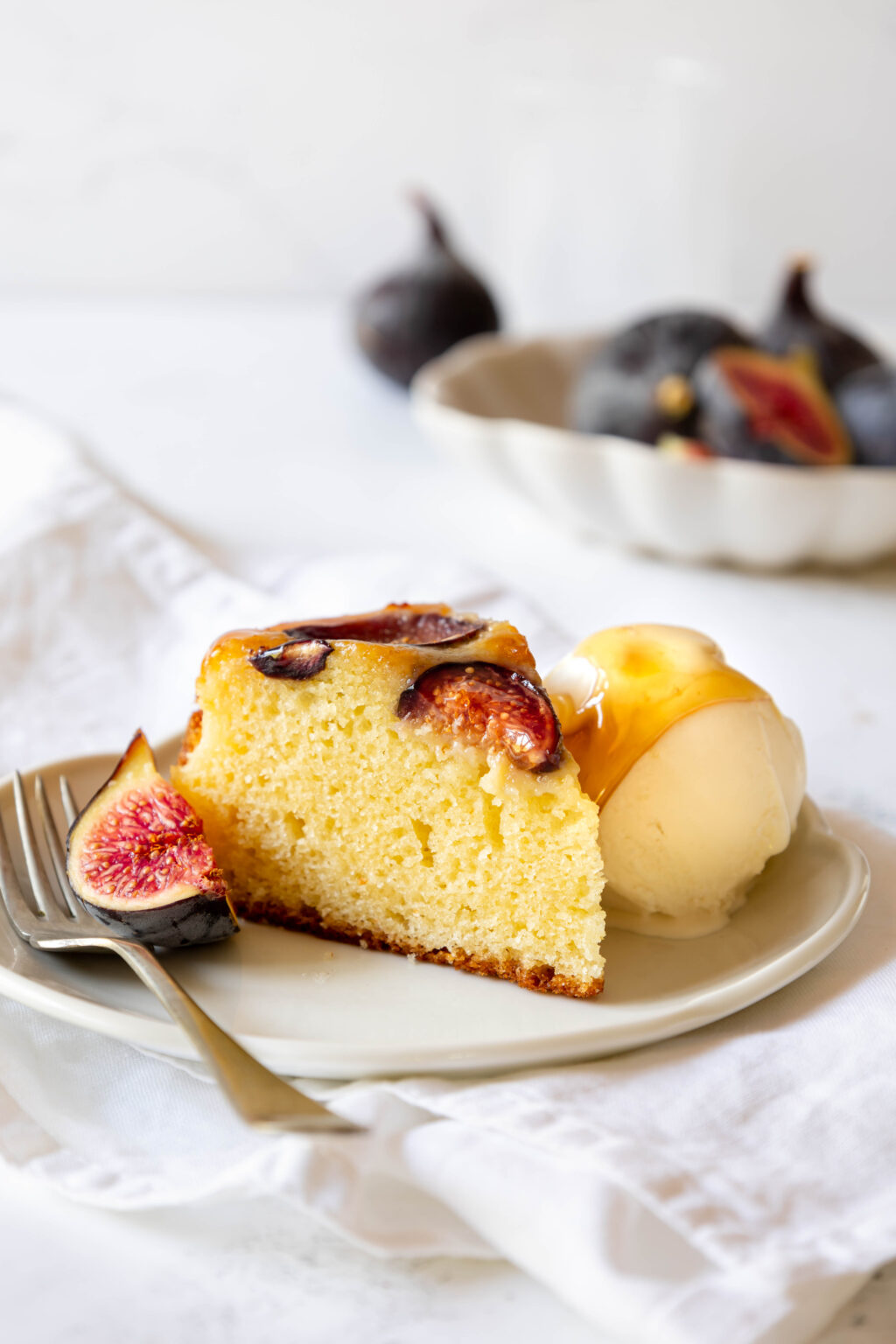 Fig & almond cake - NOMU