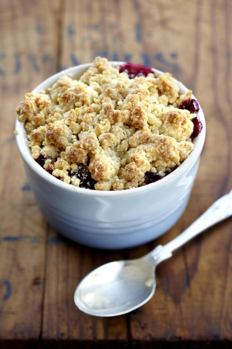 The ultimate fruit crumble - NOMU