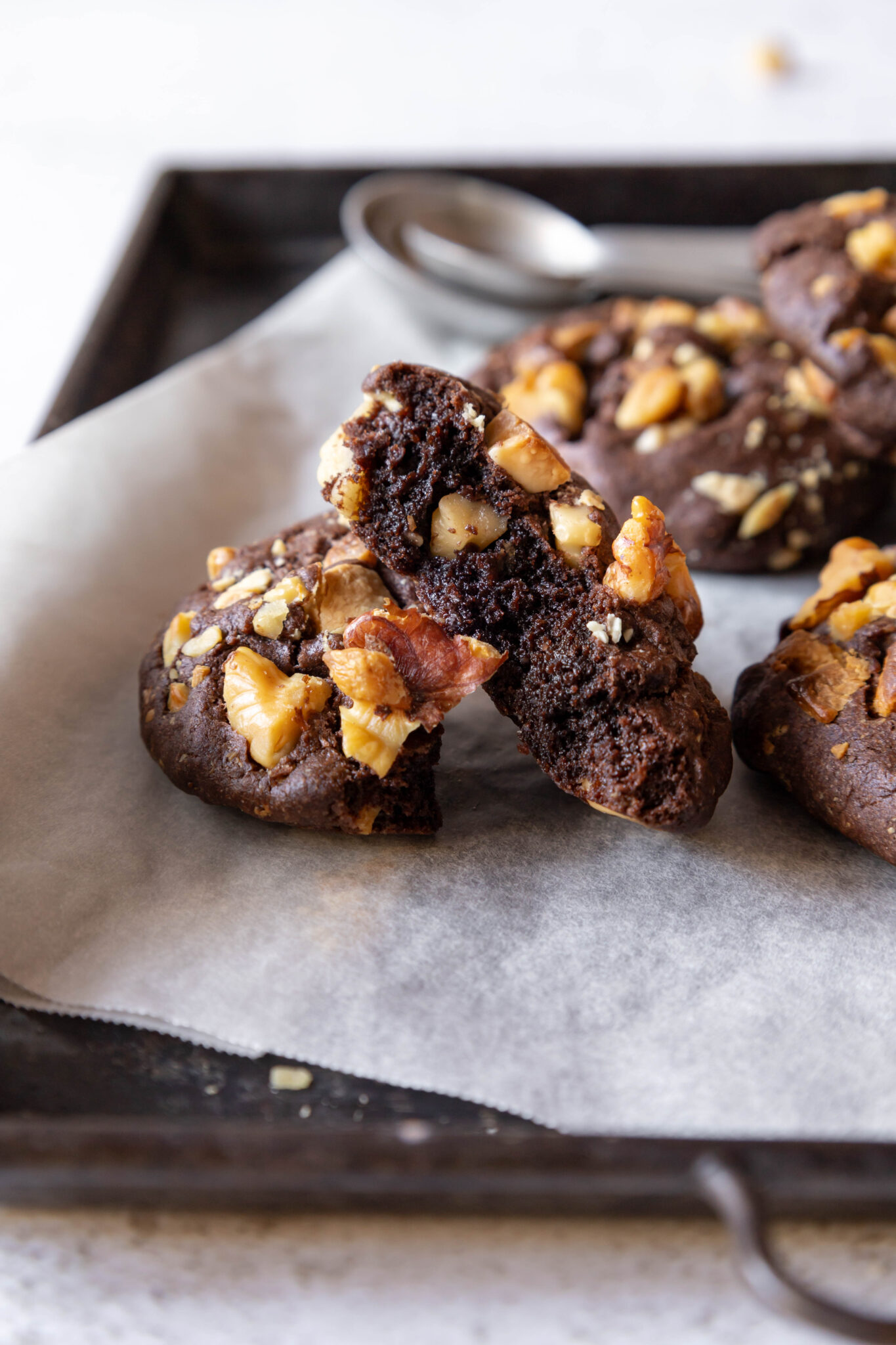 Double chocolate walnut cookies in the air fryer - NOMU