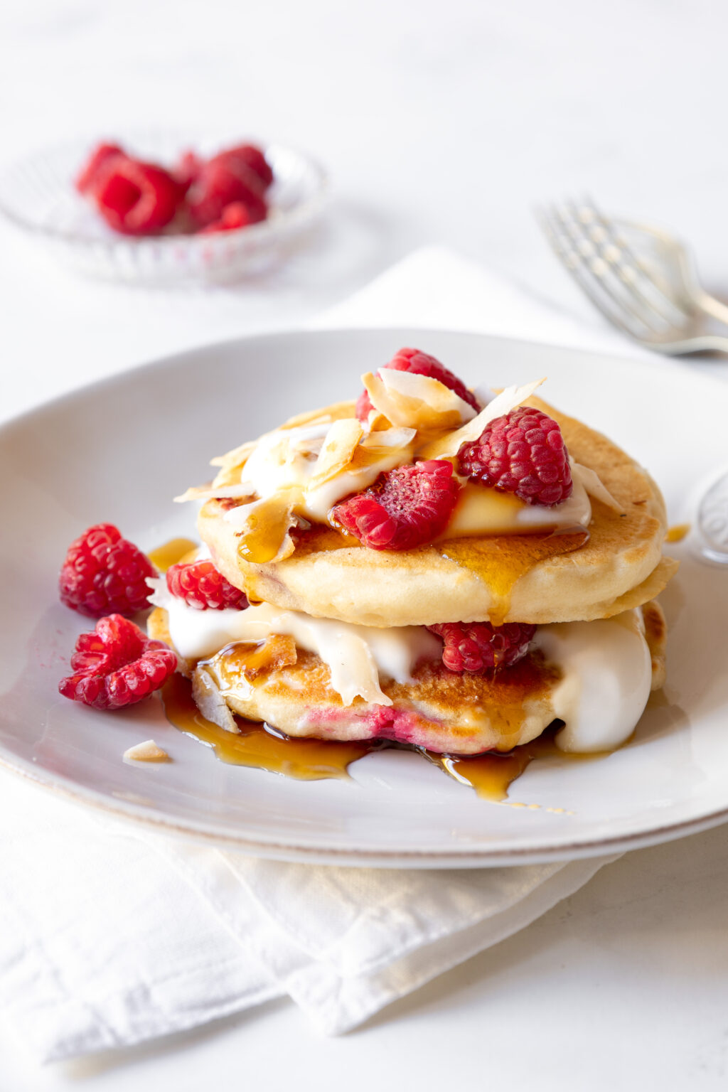 Vegan coconut raspberry pancakes - NOMU